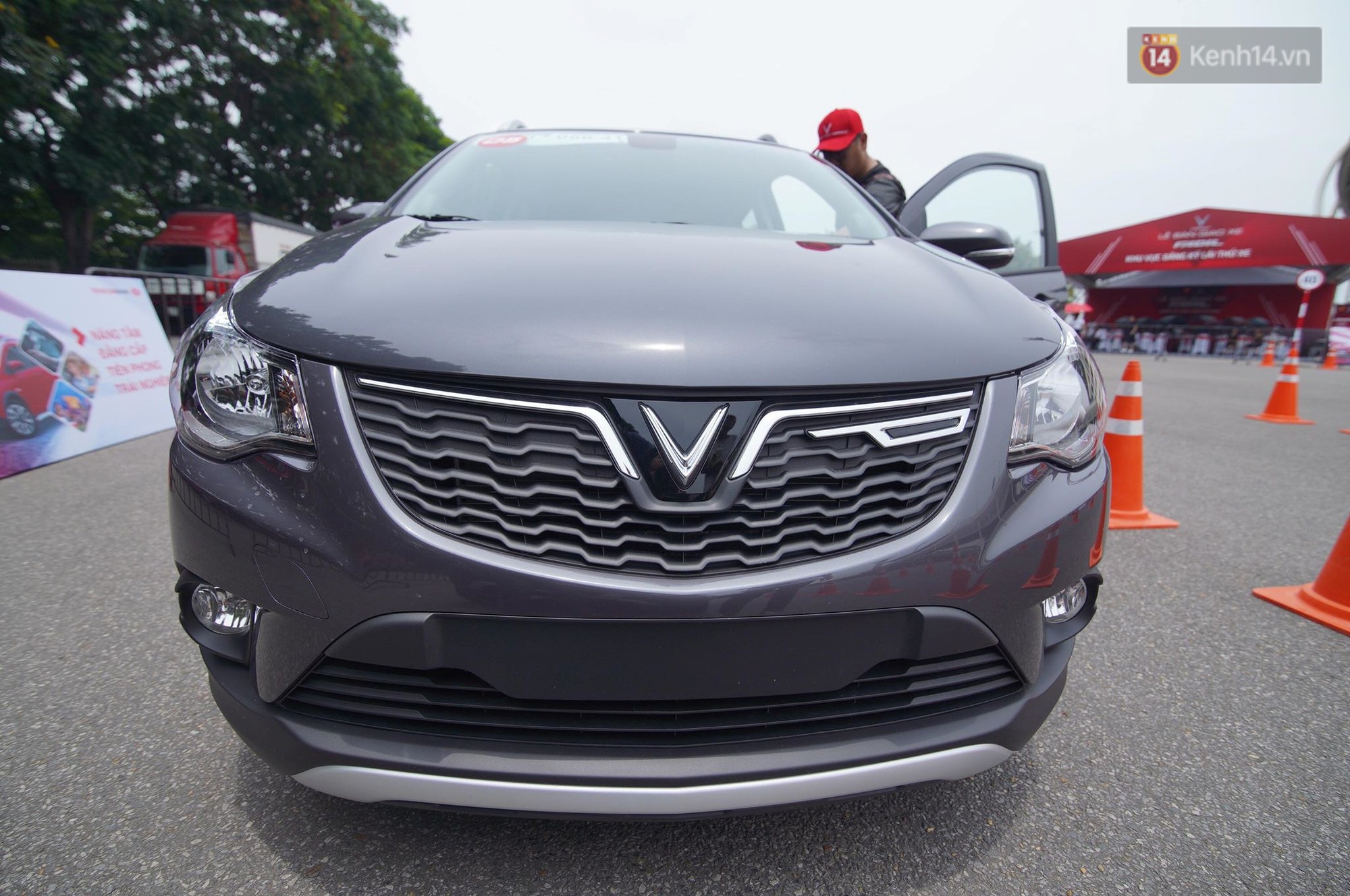 Vinfast Fadil - cận cảnh chiếc xe ngày bàn giao cho khách hàng