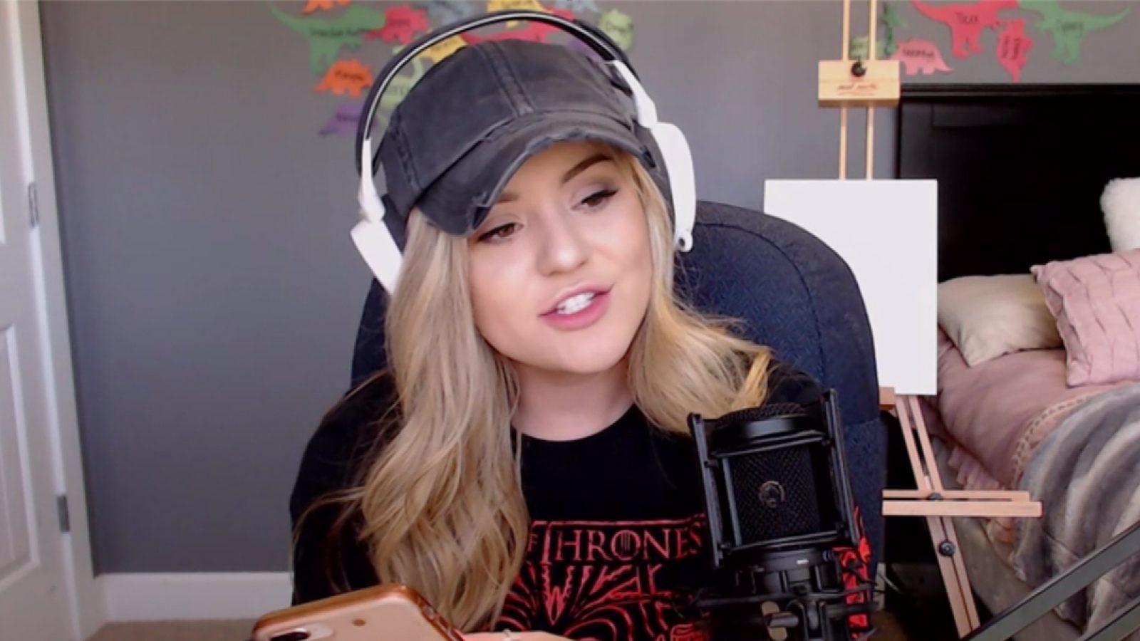 BrookeAB là ai thế? Xin thưa rằng là nữ streamer cực xinh đang có lượt ...