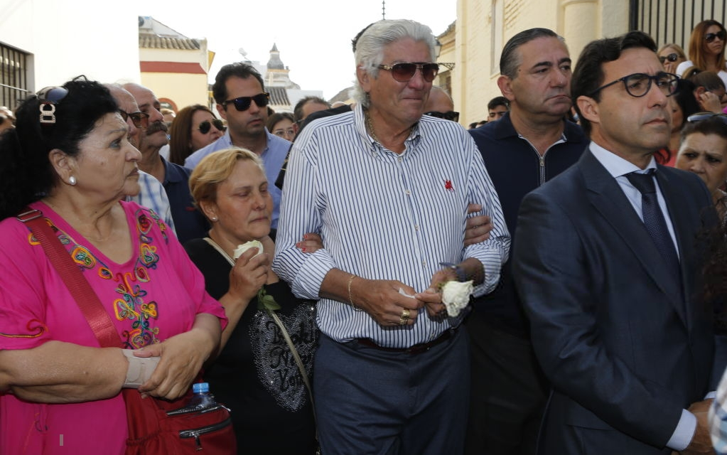 REYES, tin tức Mới nhất Thành phố quê nhà chìm trong nước mắt và tang ...