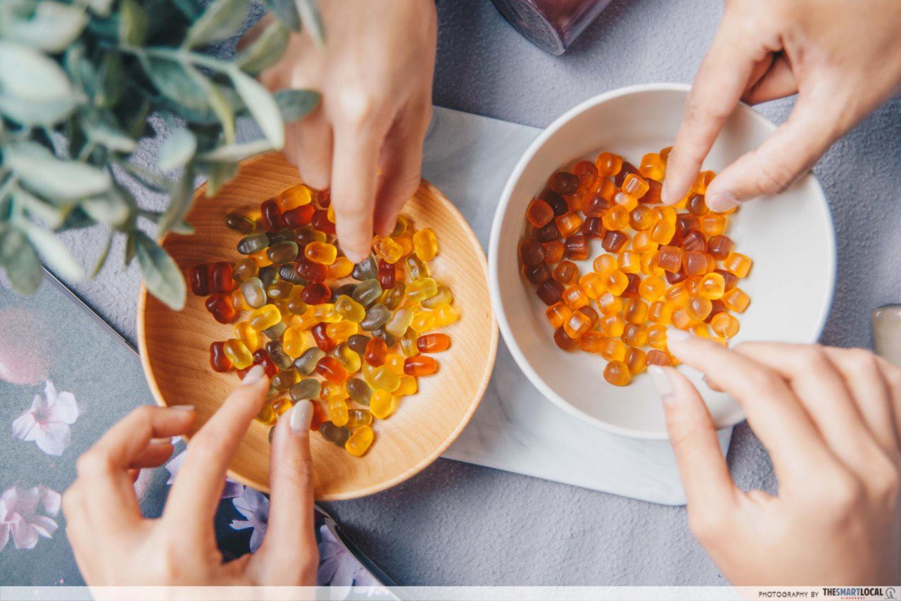 Con gái Nhật từ chối khéo cánh mày râu chỉ bằng vài món snack
