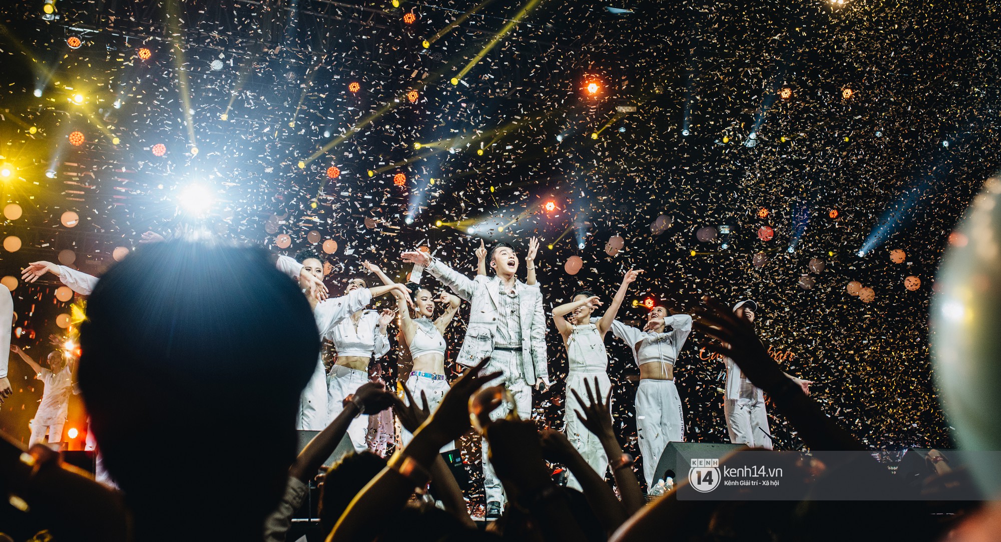 Sky Tour: Đêm diễn cuối, Sơn Tùng M-TP chết trong sự ngọt ngào của Hà Nội