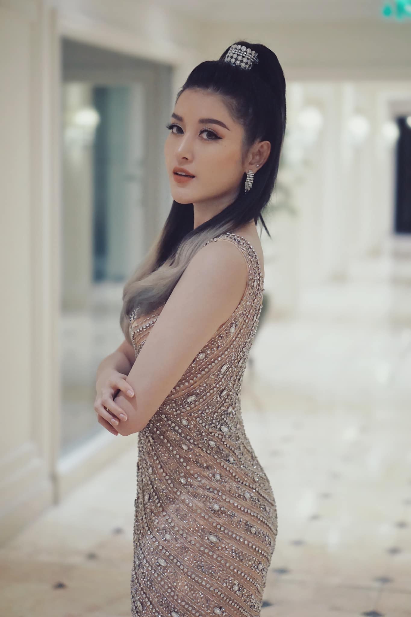 Mê đi đóng phim chưởng lắm rồi mà chưa ai mời, Huyền My đành bê những ...