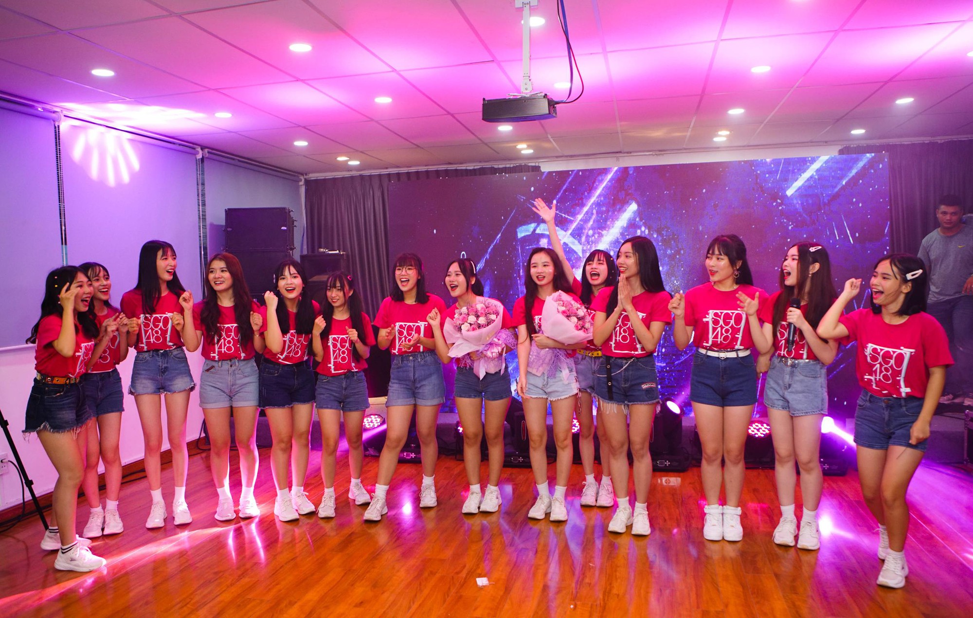 SGO48 mở fanmeeting đầu tiên kể từ khi debut: Khán giả từ Hà Nội và tận ...