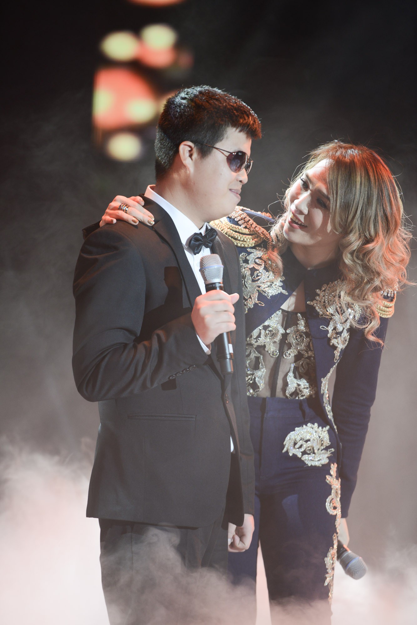 Hát nhạc pop, ballad và dance nghe quen rồi, thỉnh thoảng sao Việt trổ ...