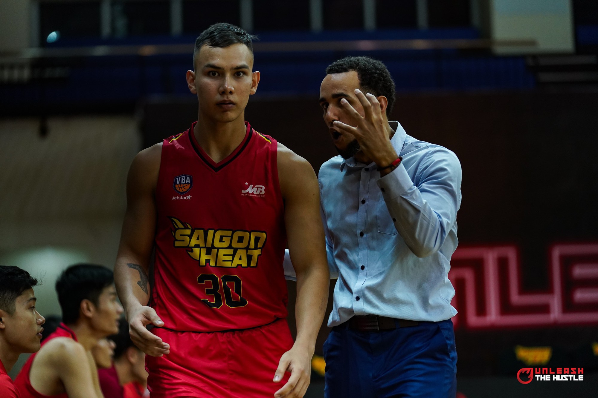 Tim Waale và câu chuyện về người anh hùng thầm lặng trên sân bóng rổ