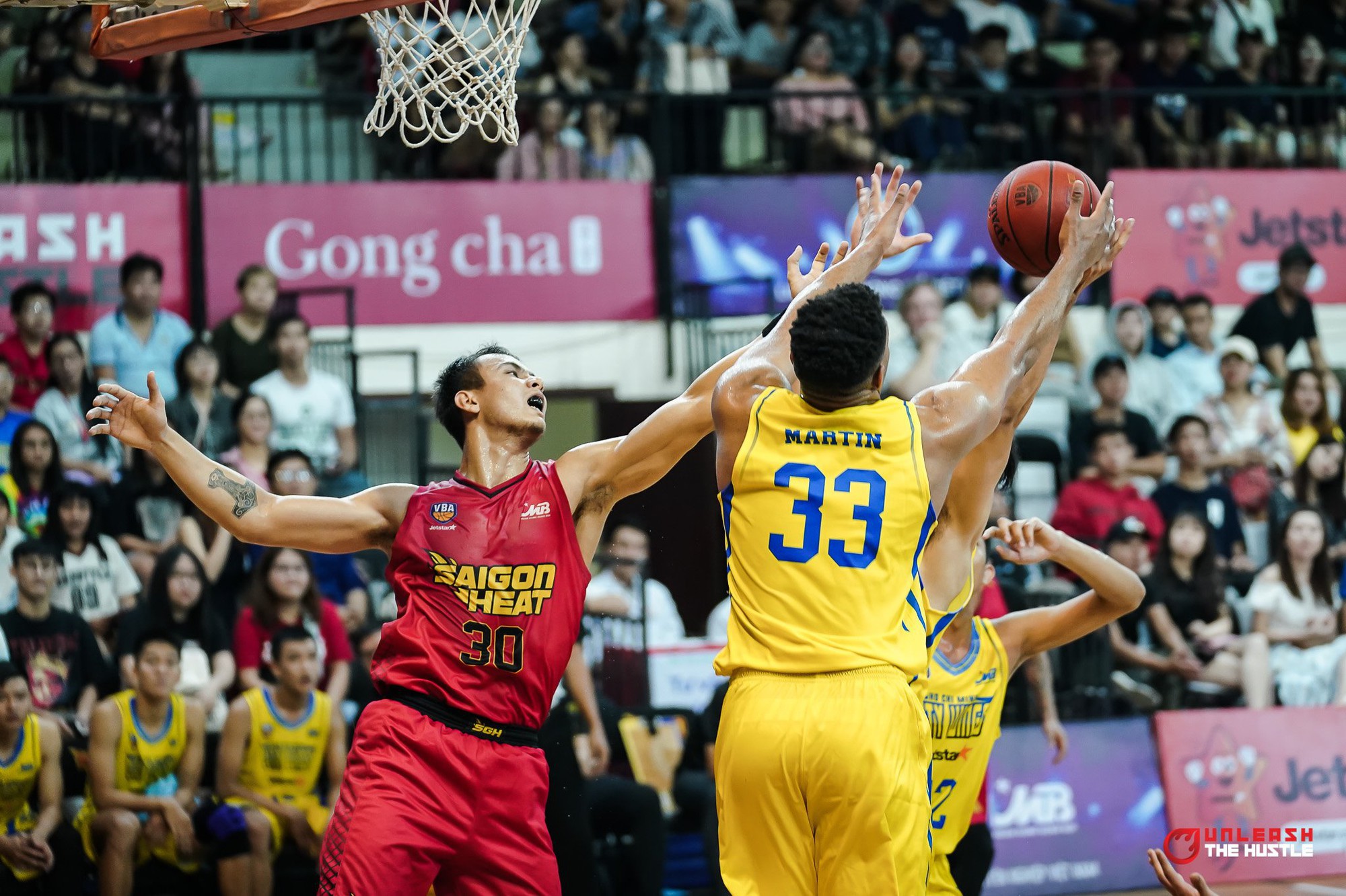 Tim Waale và câu chuyện về người anh hùng thầm lặng trên sân bóng rổ