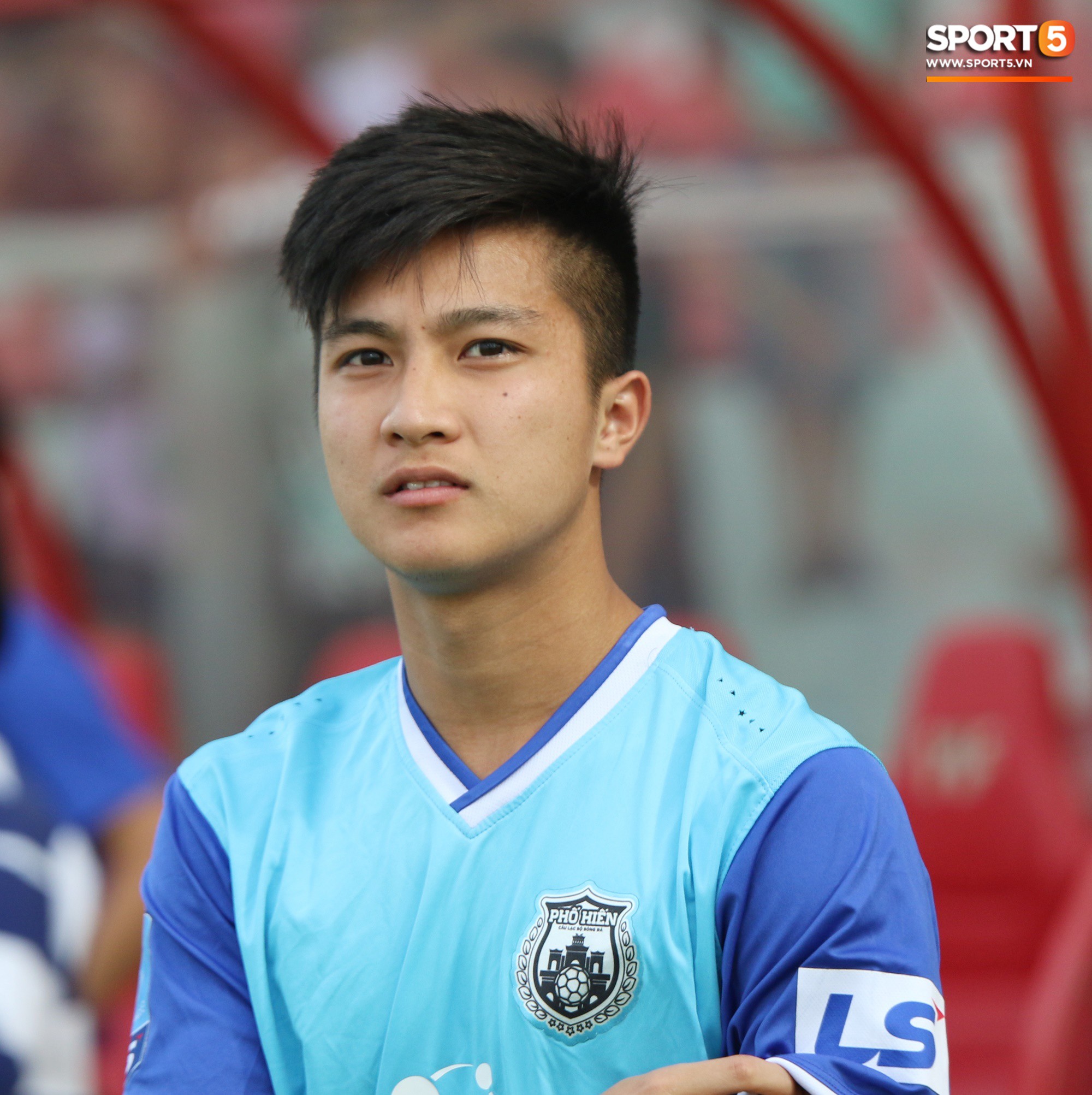 Martin Lo trầm tư trong ngày vui của Phố Hiến FC tại giải hạng Nhất ...