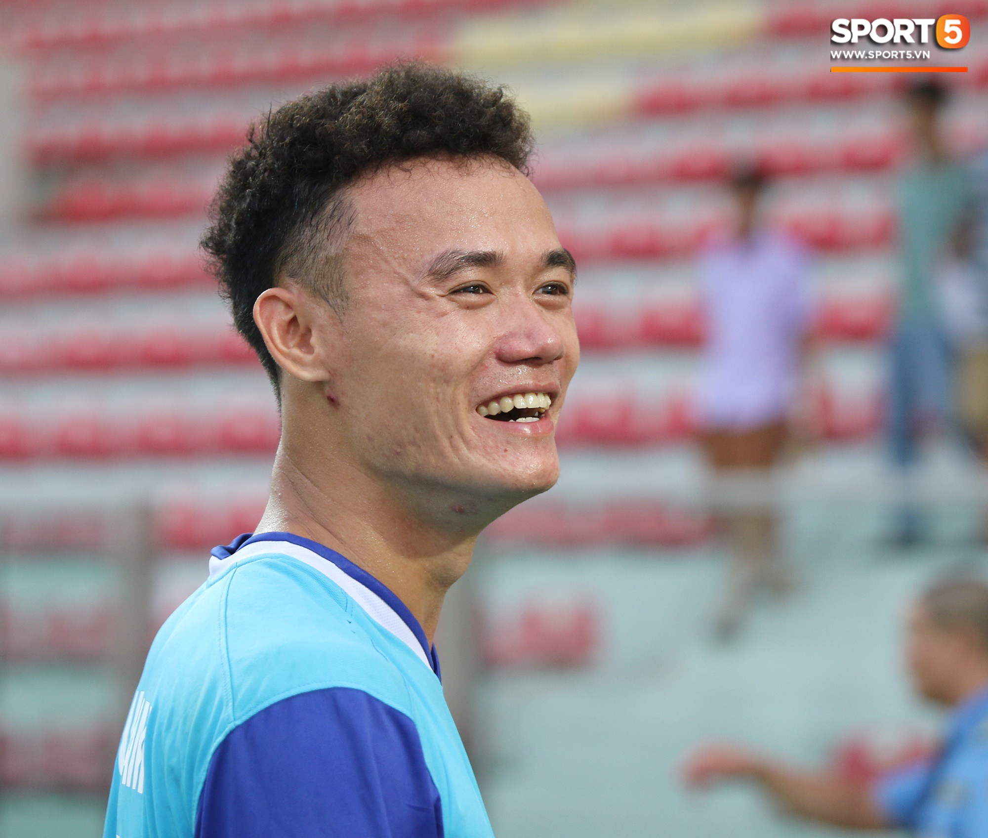 Martin Lo trầm tư trong ngày vui của Phố Hiến FC tại giải hạng Nhất ...