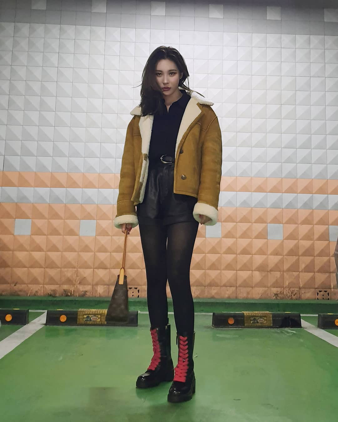 Tủ boots đẹp nức nở của Sunmi: Muốn màu gì, kiểu gì cũng có, mix sương ...