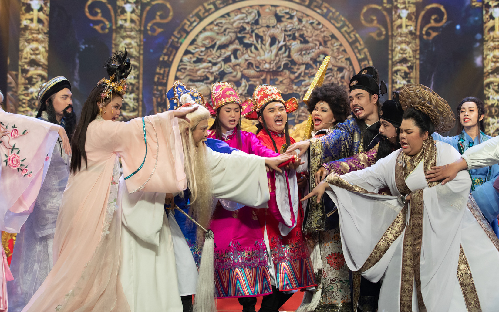 TÁO XUÂN 2020, tin tức Mới nhất Táo Xuân 2020: Cẩm Ly "cosplay" Bà Tân ...