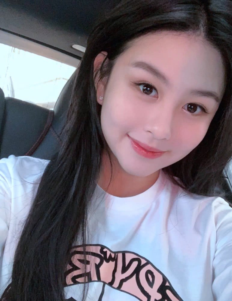 Cô Con Gái Rượu Của Bom Sex Khâu Thục Trinh Khoe Sắc Trên Bìa Tạp Chí Visual đỉnh Cao Thừa