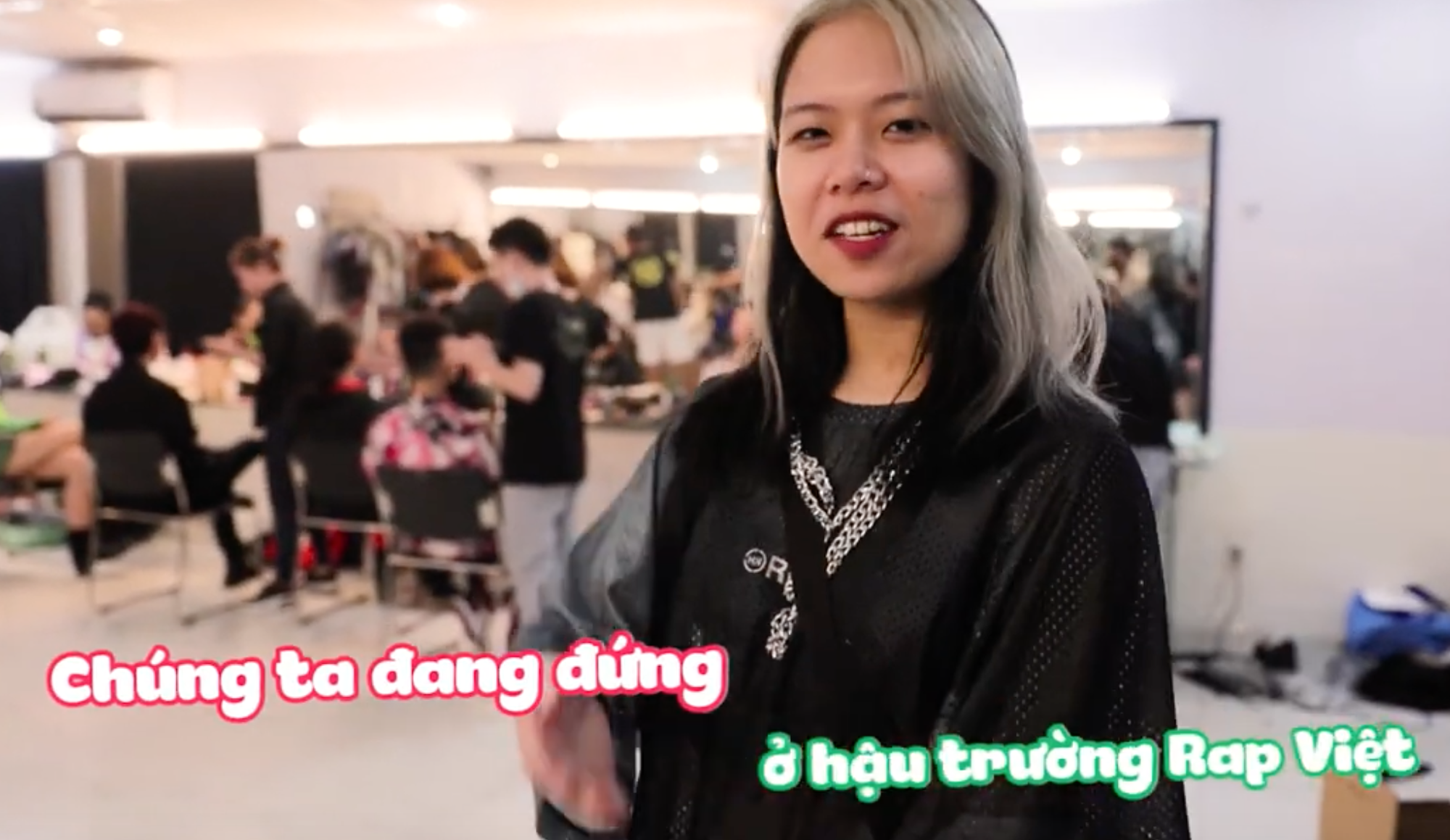 Tlinh - MCK ôm nhau kề má tình cảm phát hờn trong hậu trường Rap Việt!