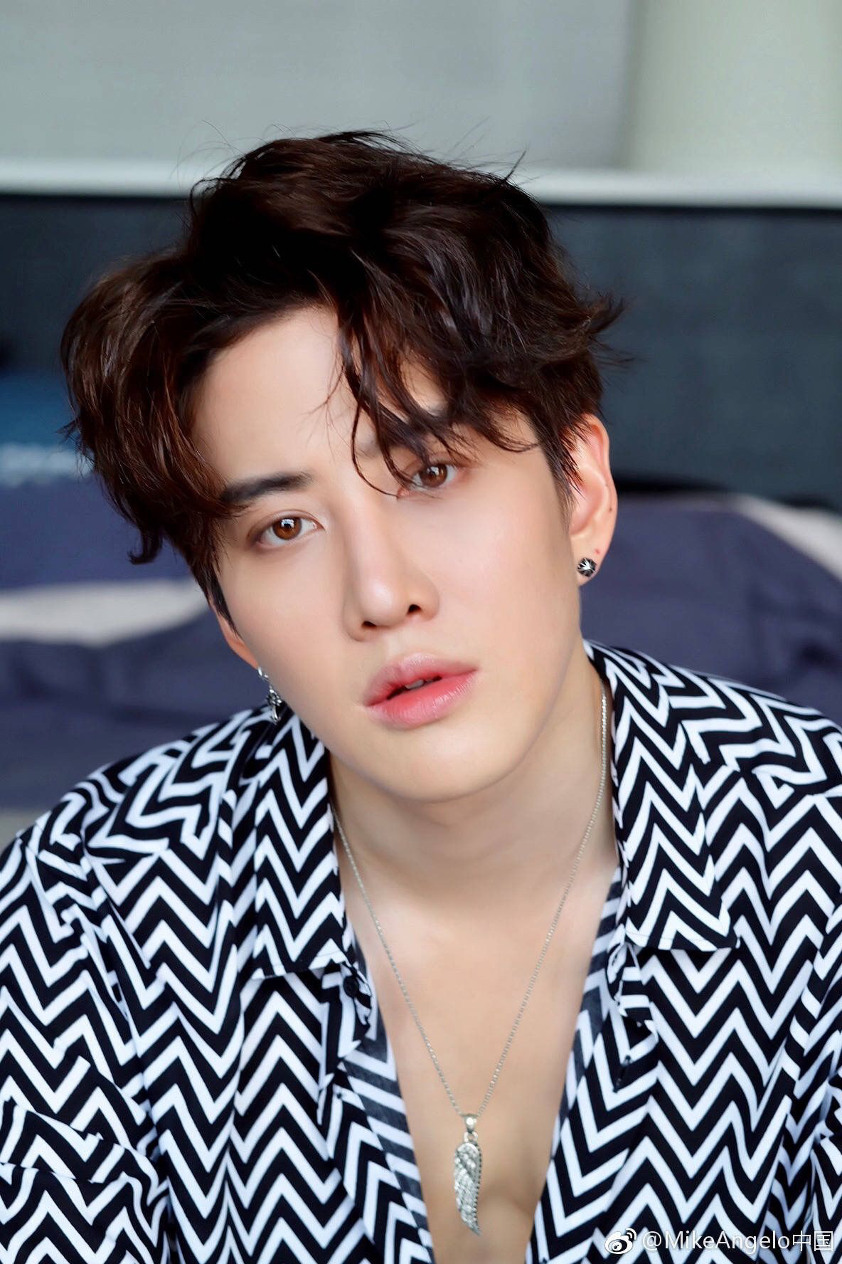 Biến căng: Bạn gái Mike Angelo khóc lóc, thừa nhận sinh con thứ 2 với ...