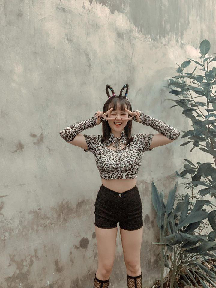 Ngắm nhan sắc 2 mẹ bỉm sữa Uyên Pu và Mai Linh Zuto, "gái một con trông ...