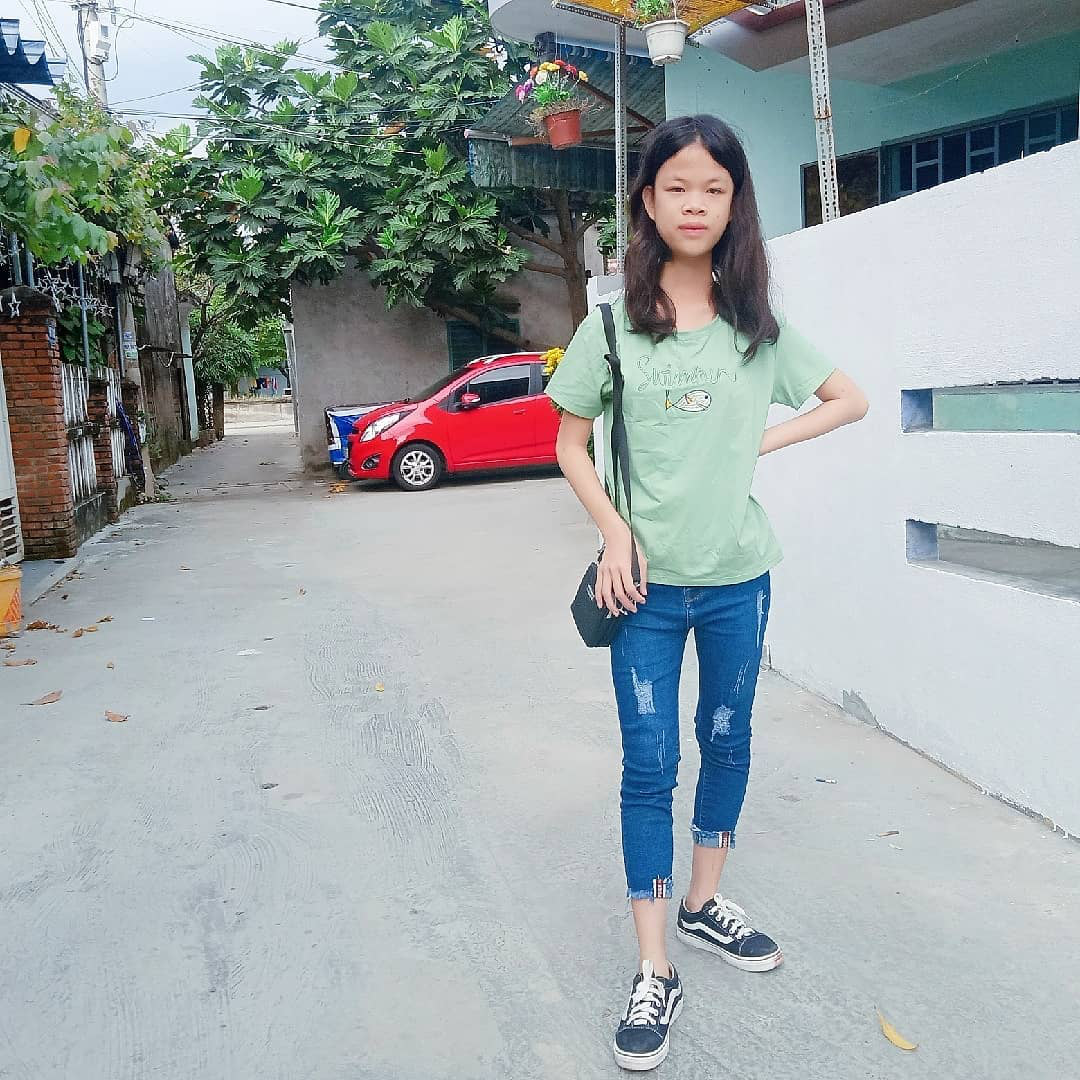 Hỏi: Thanh Nga Bento có 2 bộ đồ màu xanh à? Đáp: Đúng, nhưng giống màu ...