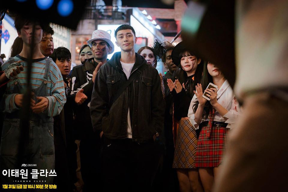 Zoom in khu phố trong phim Itaewon Class của nam thần Park Seo Joon: Là ...