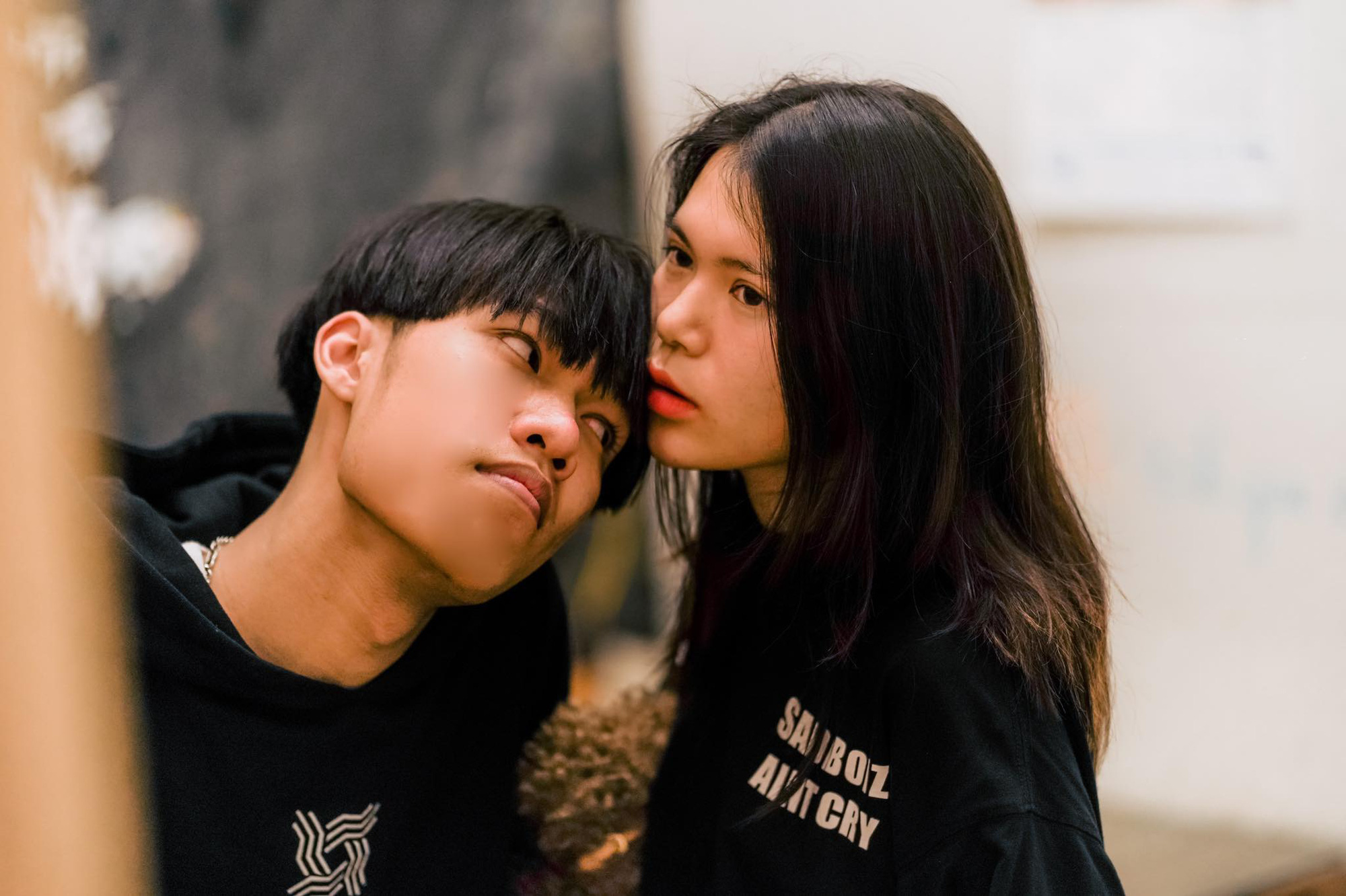 Nàng 1m55 đi comment dạo khen tay người ta đẹp, tự nhiên vớ được anh ...