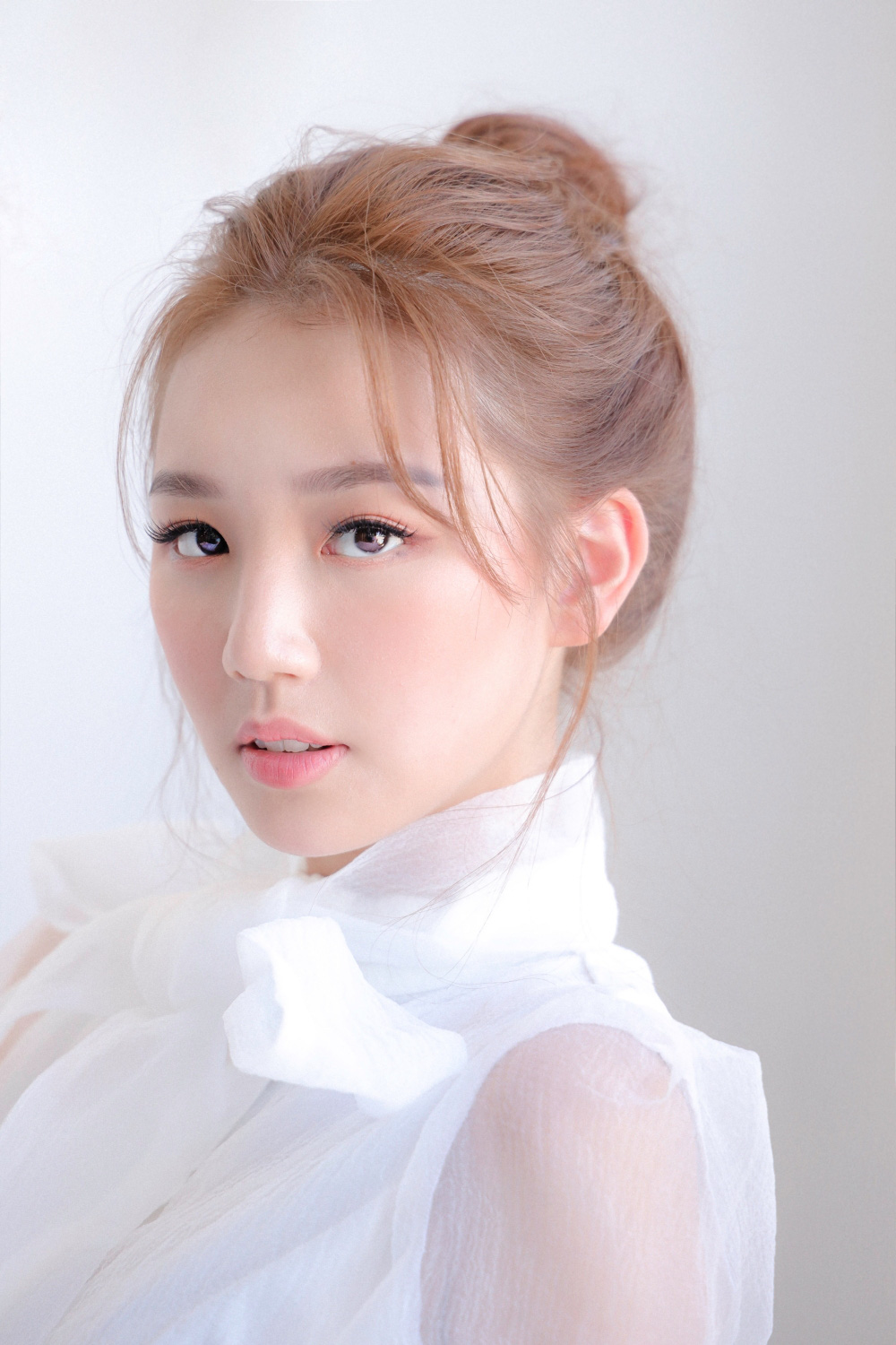 AMEE tung bản "Sao Anh Chưa Về Nhà" phiên bản chống dịch