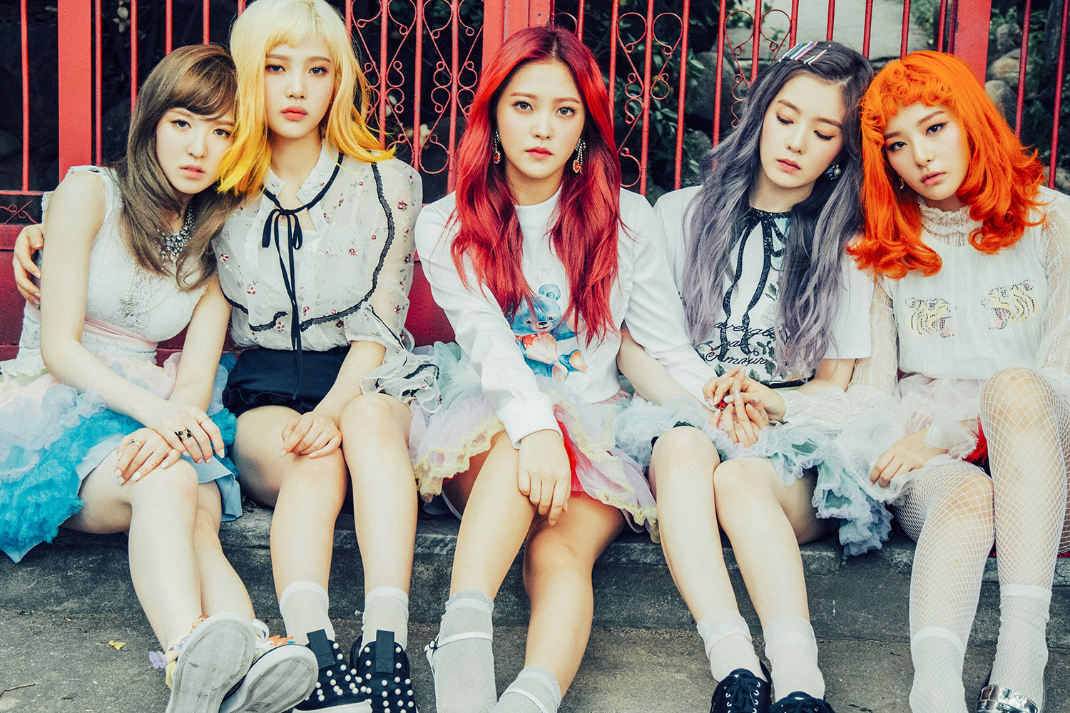 Lúc mới debut tóc tai màu mè là thế, Red Velvet giờ chỉ chuộng màu tóc ...