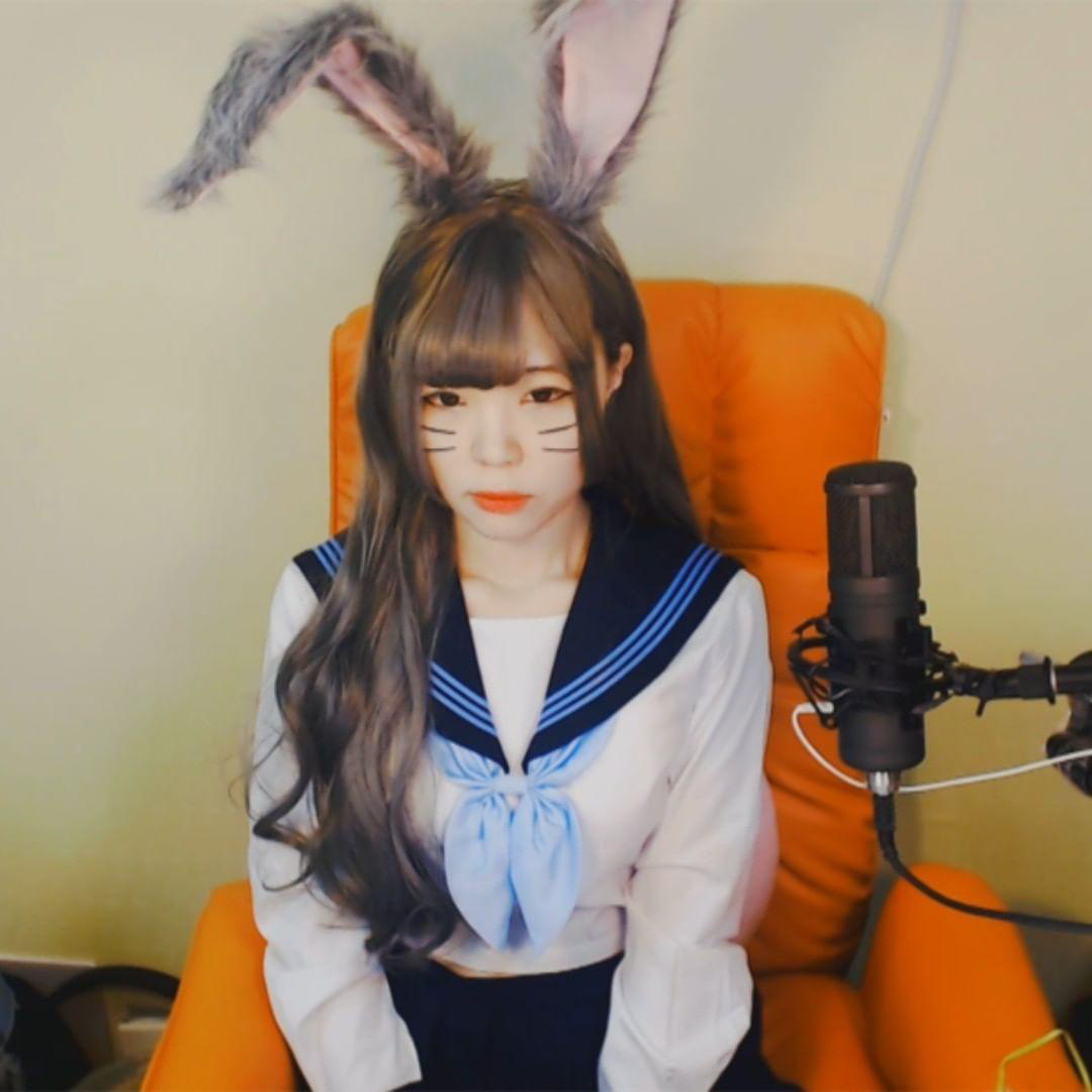 Đừng đánh giá thấp streamer nữ, sức hút của những "chị đại" này không ...