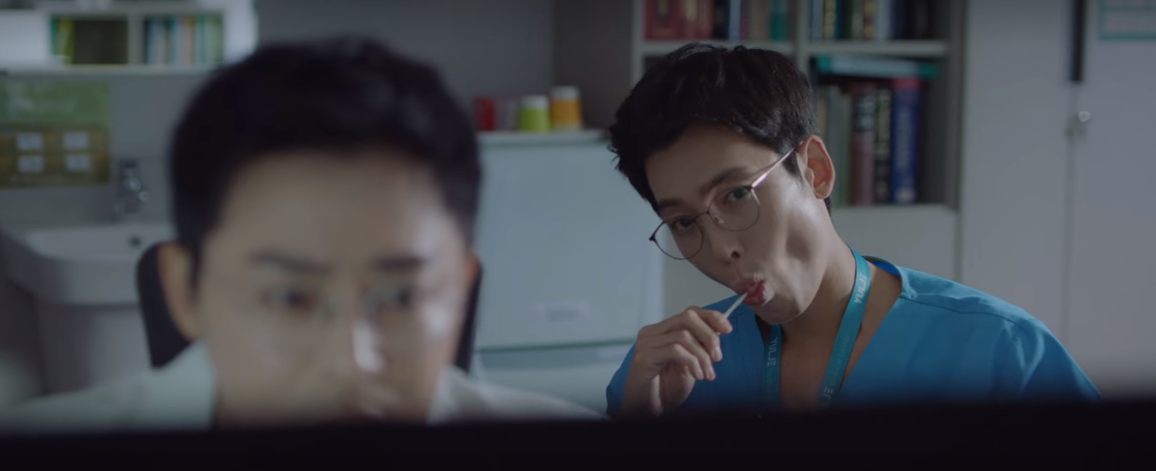 5 khoảnh khắc cười ná thở ở Hospital Playlist: Đỉnh cao là màn líu lưỡi ...