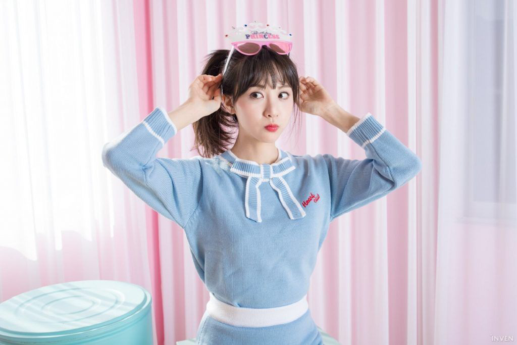 MC Kim Mina - Biểu tượng sắc đẹp mới, nàng "Joker" của LMHT Hàn Quốc