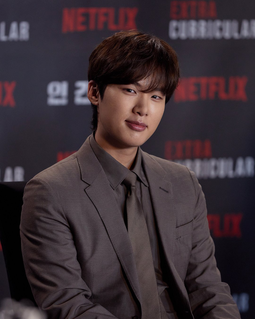 Dàn cast cực phẩm của Extracurricular: Có tình đầu của "phó tổng" Park ...