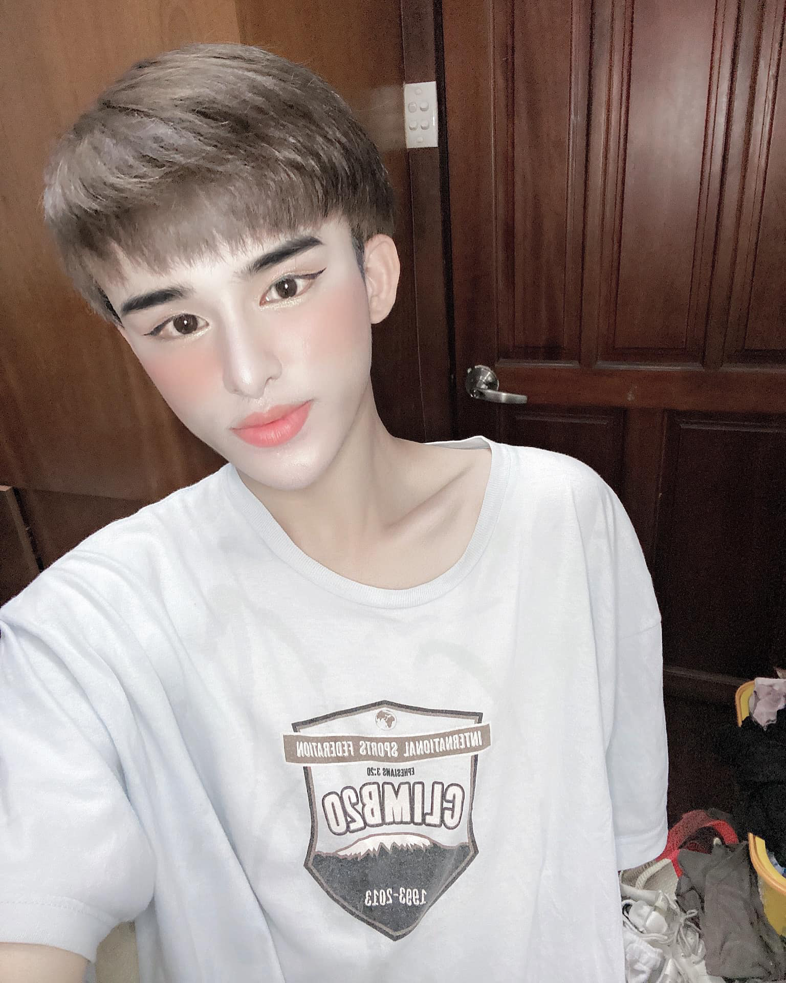 Đến lượt Trần Đức Bo bị "bóc" ảnh trên mạng - ngoài đời: Da qua app ...