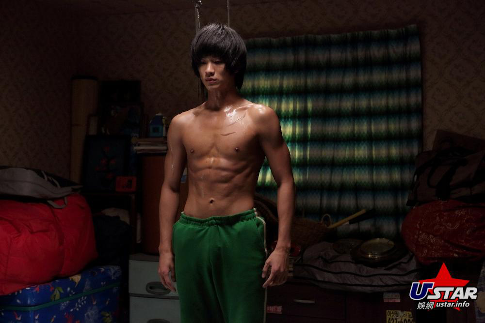 Dân tình phát sốt vì "thành quả" body của Kim Soo Hyun sau 2 năm nhập ...