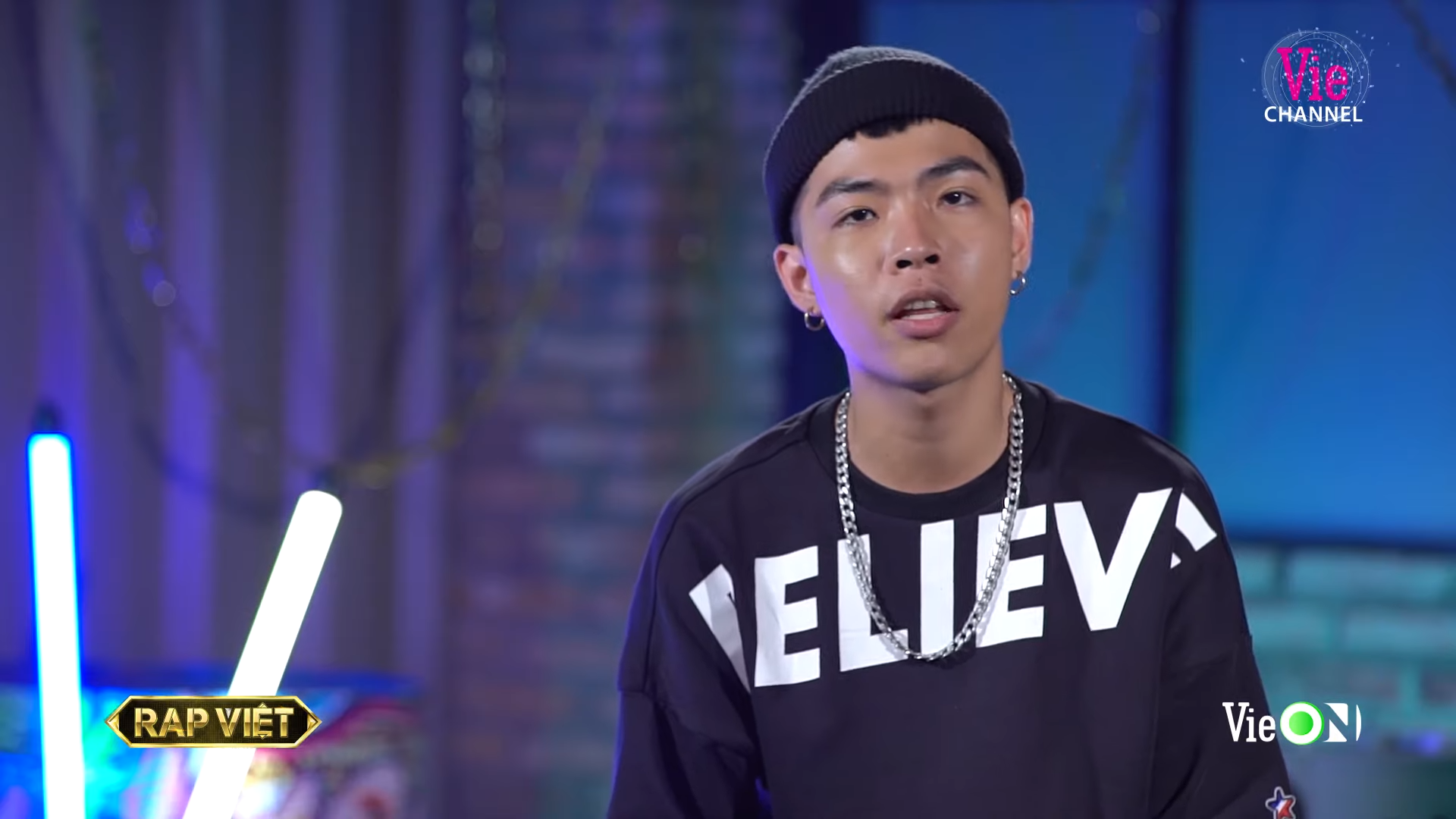 Chàng thợ cắt tóc về team Binz trong Rap Việt: Rap đã hay mà ngoại hình ...