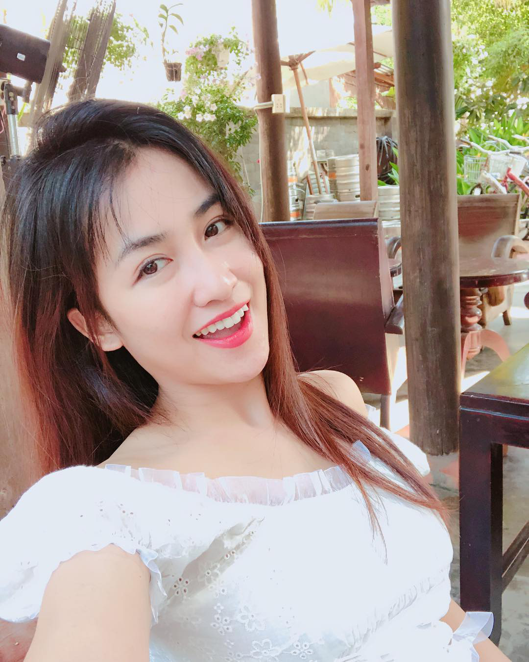 DJ Trang Moon bị "dìm hàng" vì góc máy quay ở King Of Rap, so với ảnh ...