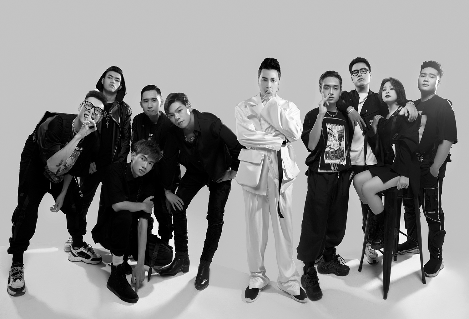 Full bộ hình ấn tượng của team Karik, có hẳn đồng phục chất chơi ...