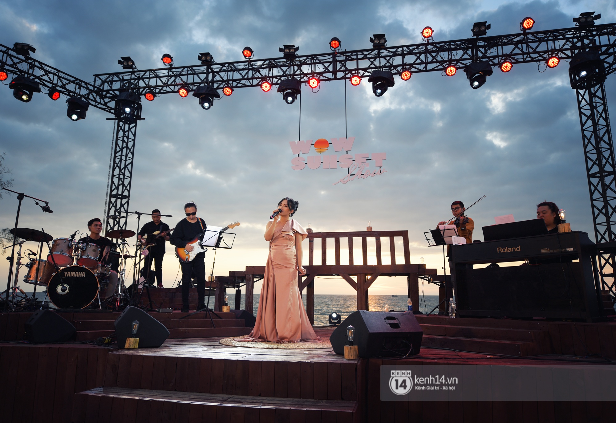 Khoảnh khắc khó quên tại đêm mở màn WOW Sunset Show