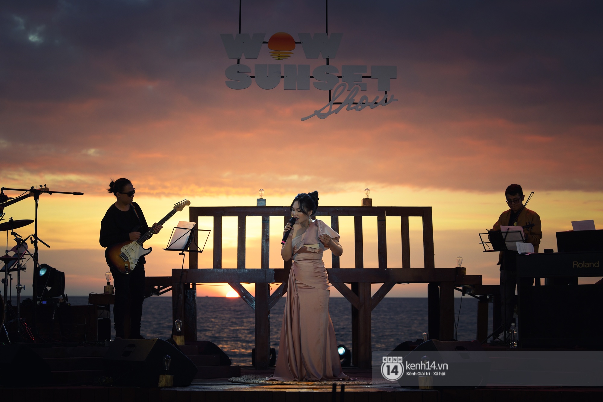 Khoảnh khắc khó quên tại đêm mở màn WOW Sunset Show