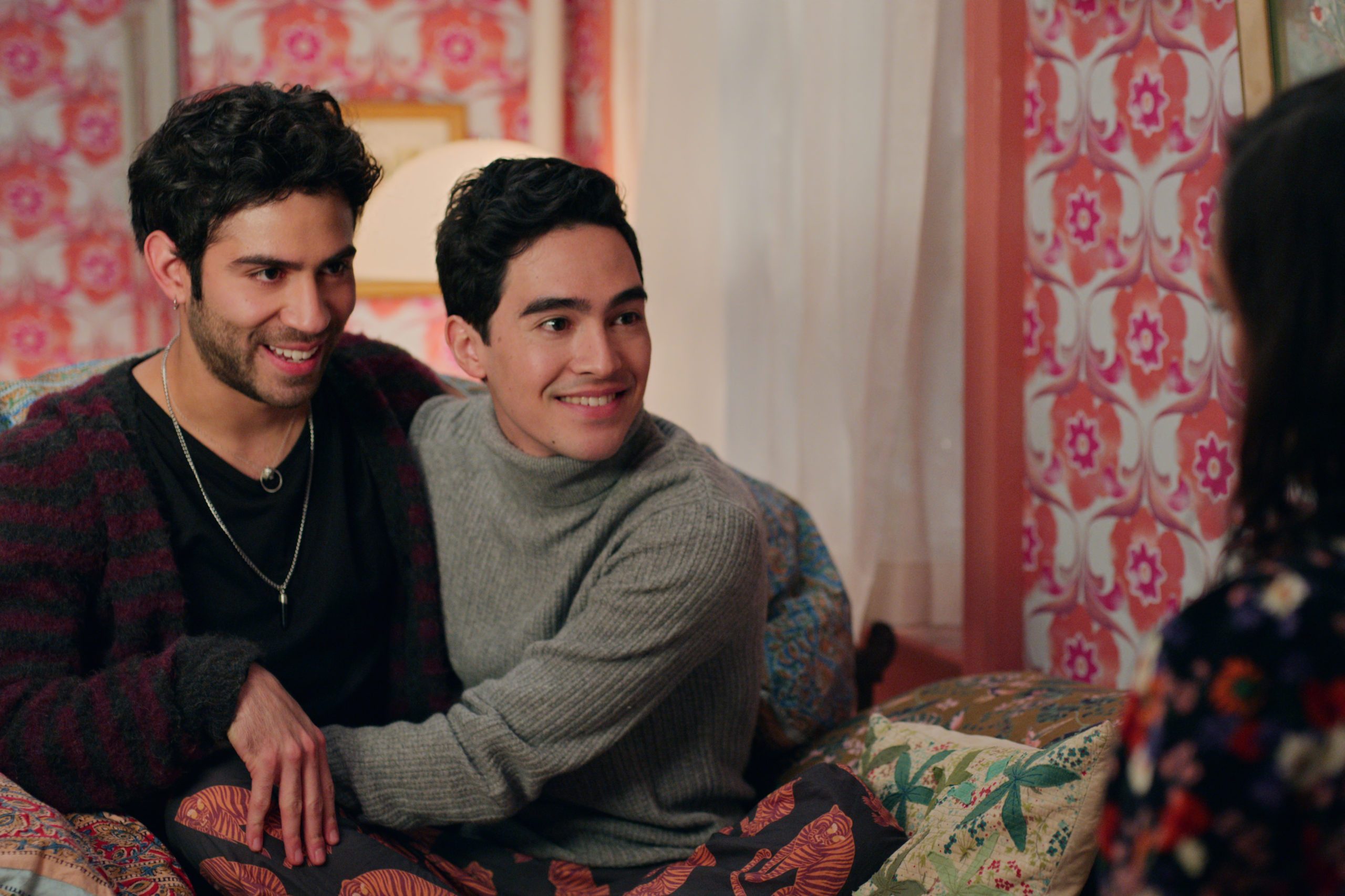 Dash & Lily - Truyền nhân mới của Emily Ở Paris: Ngộ nghĩnh, kì khôi ...