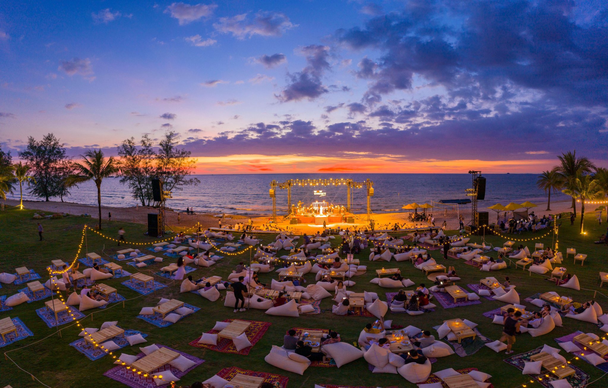 Khoảnh khắc khó quên tại đêm mở màn WOW Sunset Show