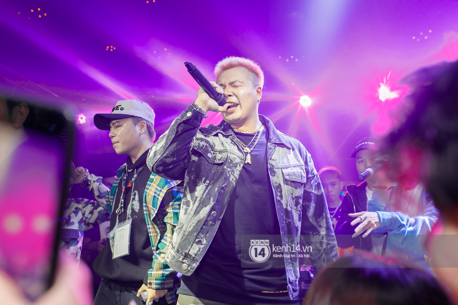 MCK - Tlinh rải "cẩu lương", Gonzo xuất hiện cổ vũ thí sinh Rap Việt và ...