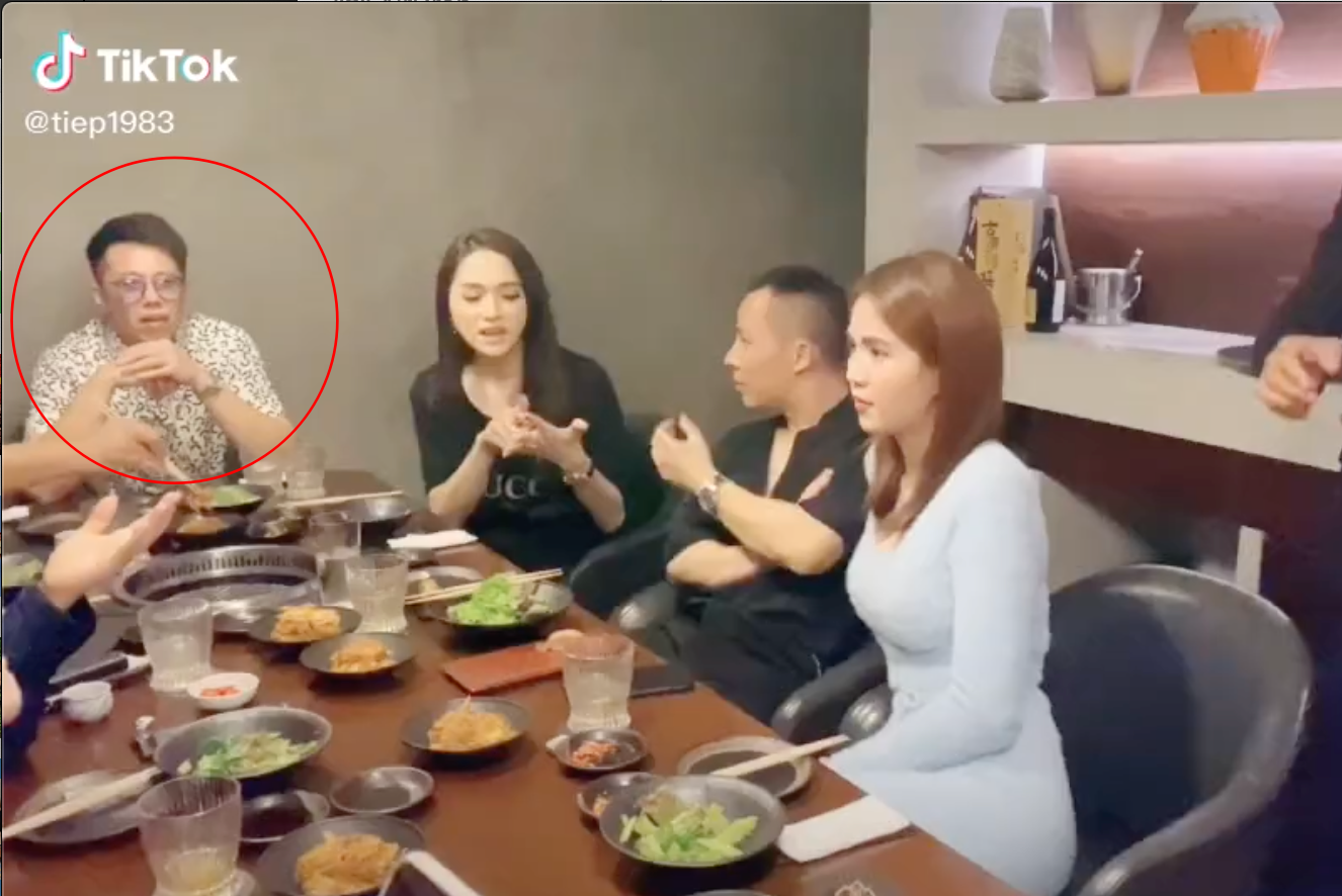 Matt Liu liên tục kề bên Hương Giang mọi lúc, lần này là đi ăn chung ...