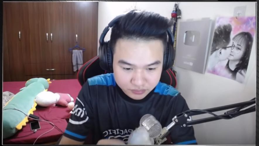 Rambo đăng ảnh mặc vest cực ngầu, cộng đồng nhắc khéo hotgirl Trân Mèo ...