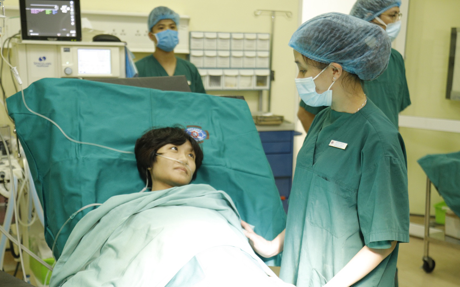 SINH CON TRONG TƯ THẾ NGỒI, tin tức Mới nhất Nữ họa sĩ trẻ ở Hà Nội mắc ...