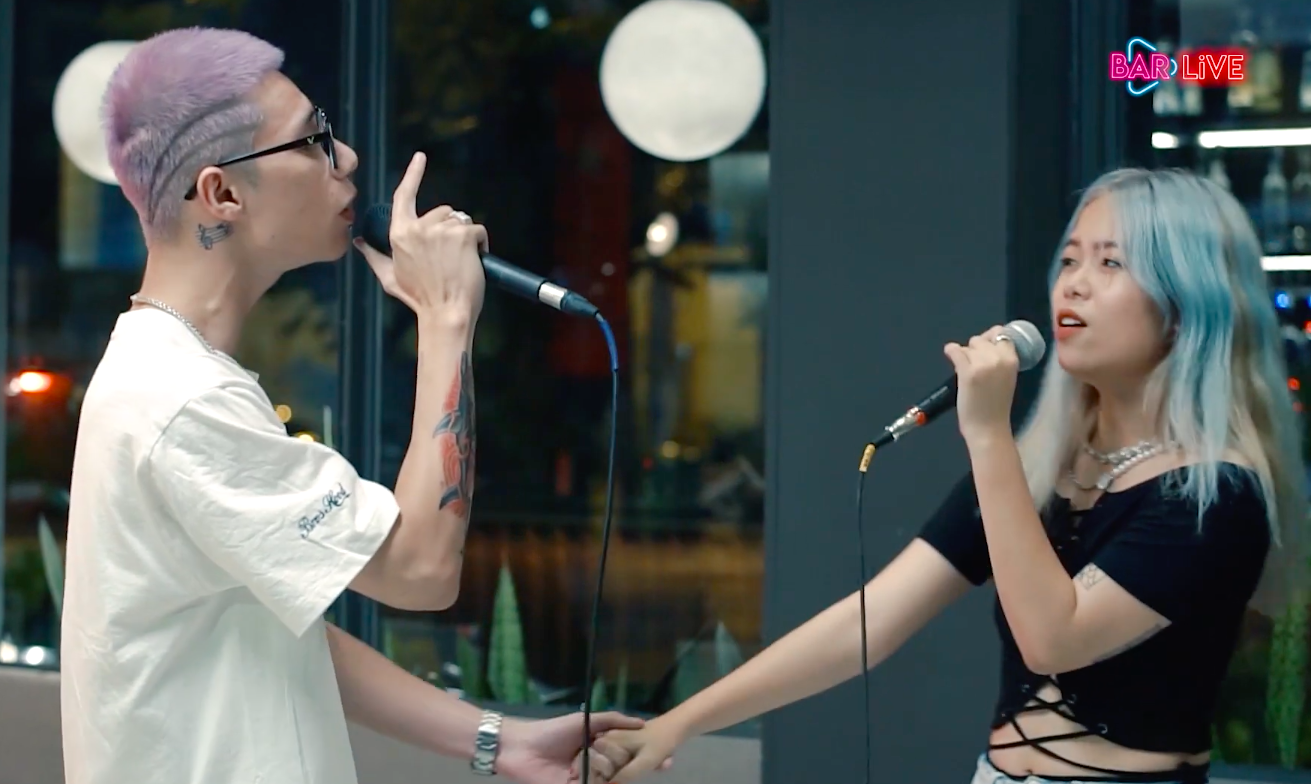 Clip: MCK - Tlinh "phát cẩu lương" tại Bar Stories với bản song ca chưa ...