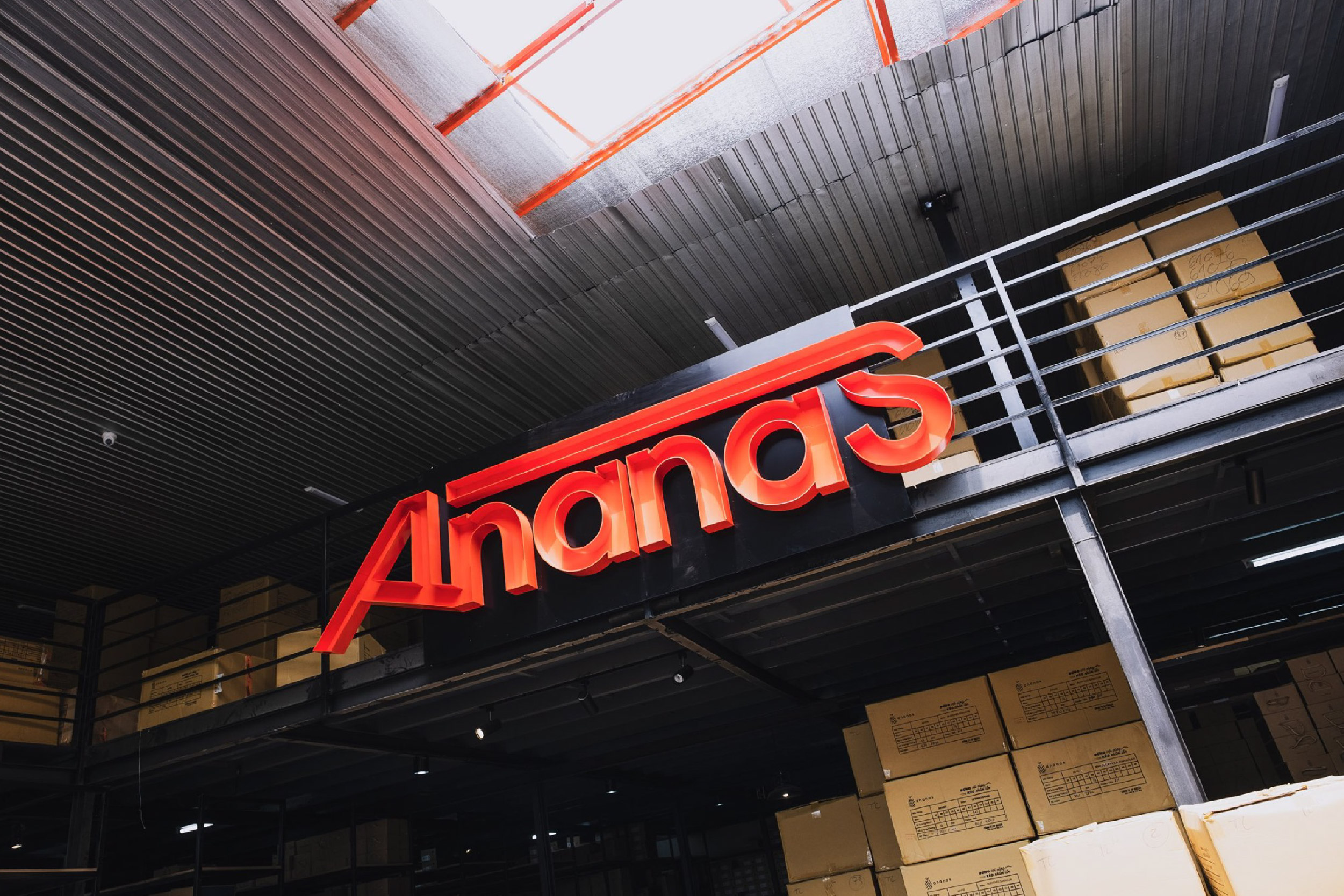 Ananas - Local Brand Việt không chỉ tạo ra sneakers mà còn đem tới ...
