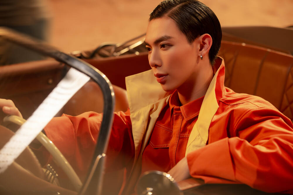 Erik vừa đổi kiểu tóc, từ diễn viên Xa Thi Mạn, Thu Trang đến Tóc Tiên ...