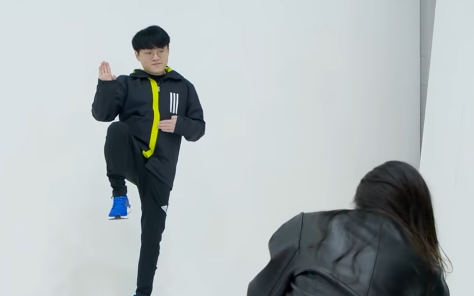 Cựu thành viên Wonder Girls - Sunmi hướng dẫn Showmaker cách selfie sau ...