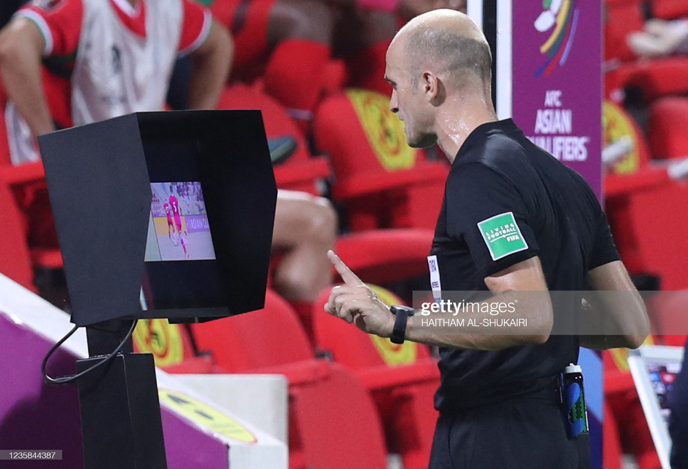 Trưởng Ban trọng tài Việt Nam: "Cần có 11m cho Quang Hải; VAR làm tôi ...