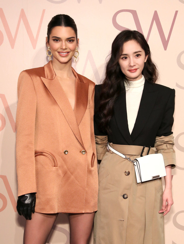 Chụp chung khung hình với Kendall Jenner, Dương Mịch bị "đè bẹp" hoàn ...