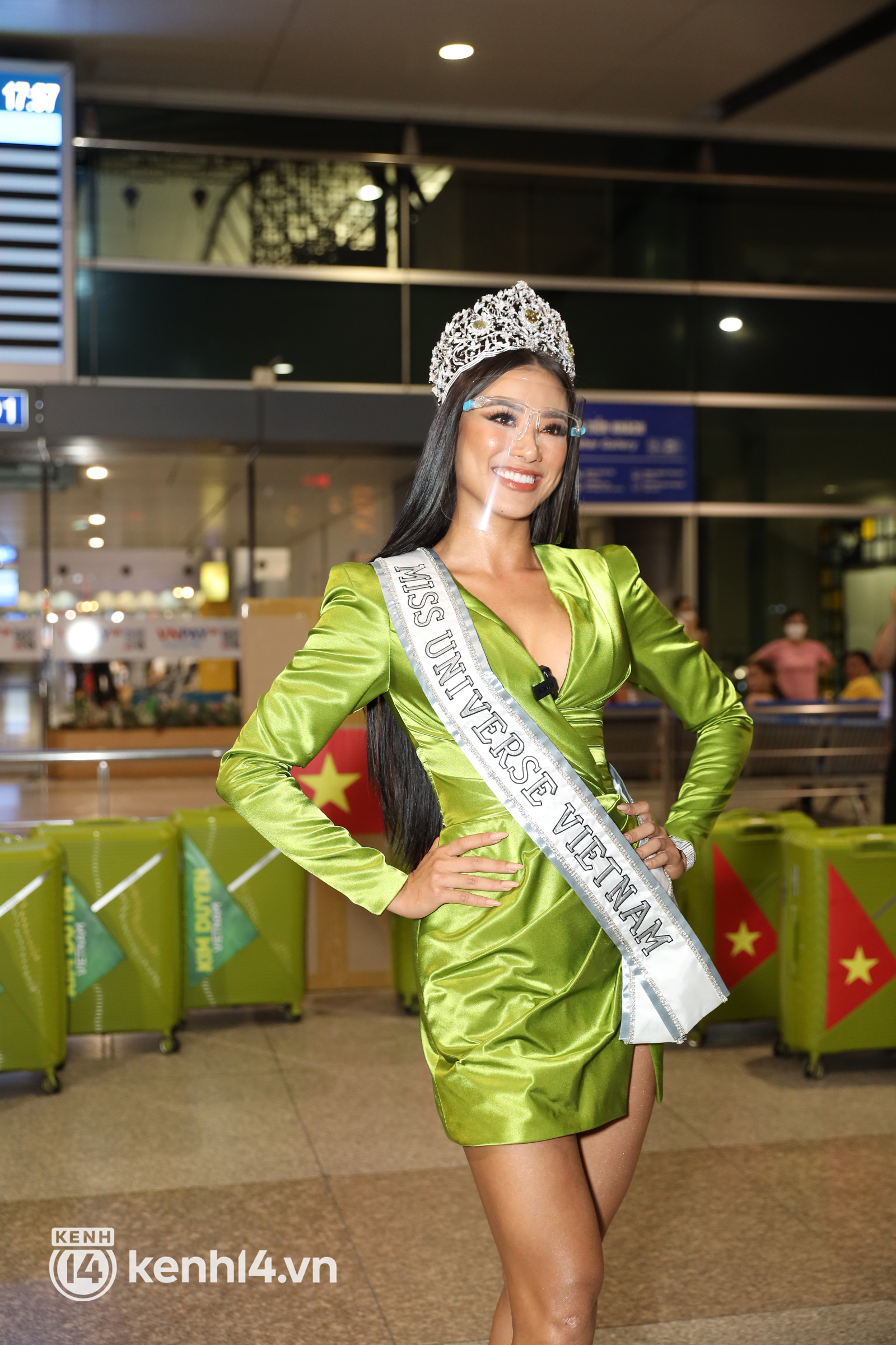 Kim Duyên lên đường chinh chiến Miss Universe 2021
