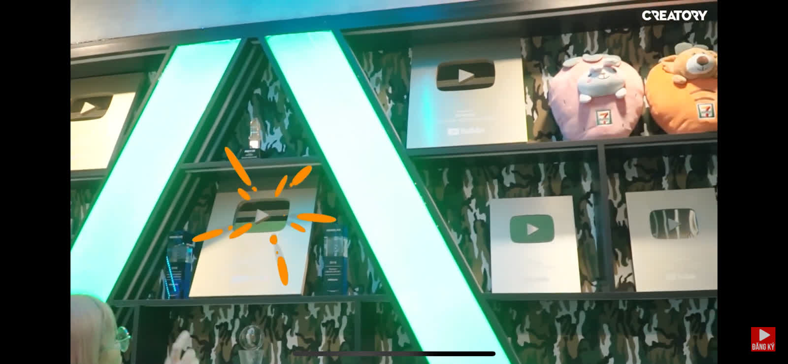 AS Mobile bất ngờ tiết lộ sắp "bị trói", khoe luôn phòng livestream mới ...