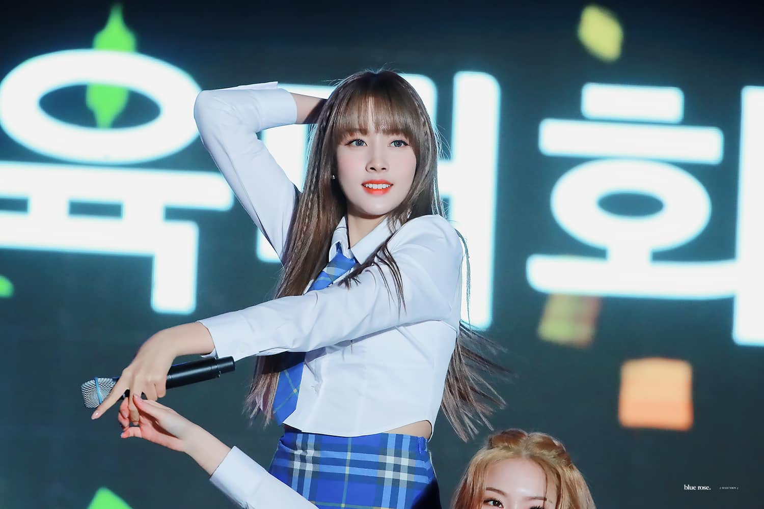 Nữ idol Gen 4 gây sốc visual vì xinh như búp bê