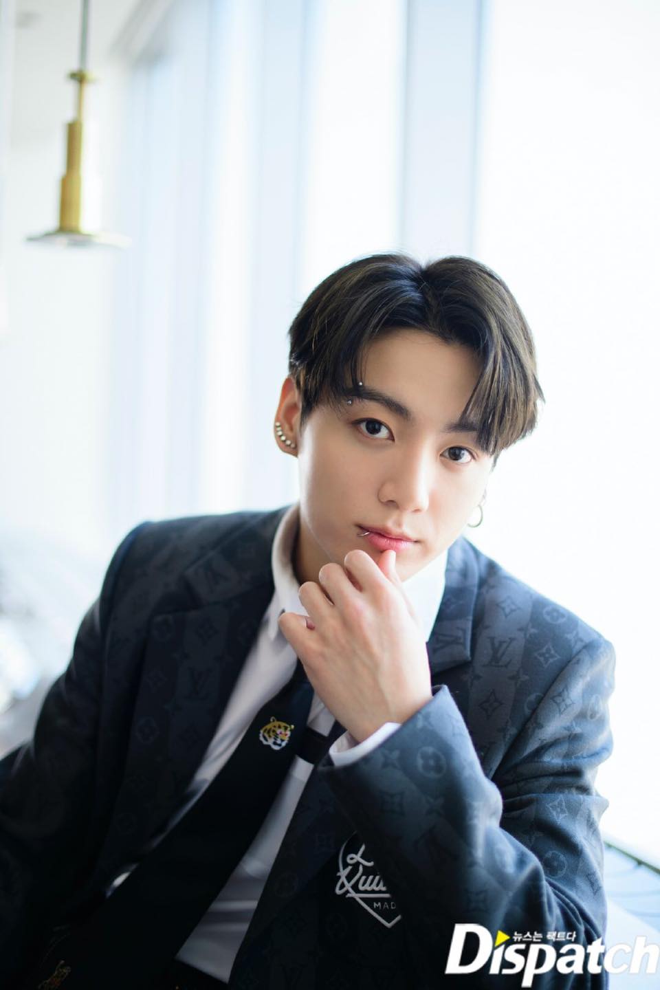 V (BTS) chính thức trở thành nam idol Kpop có follower cao nhất trên ...